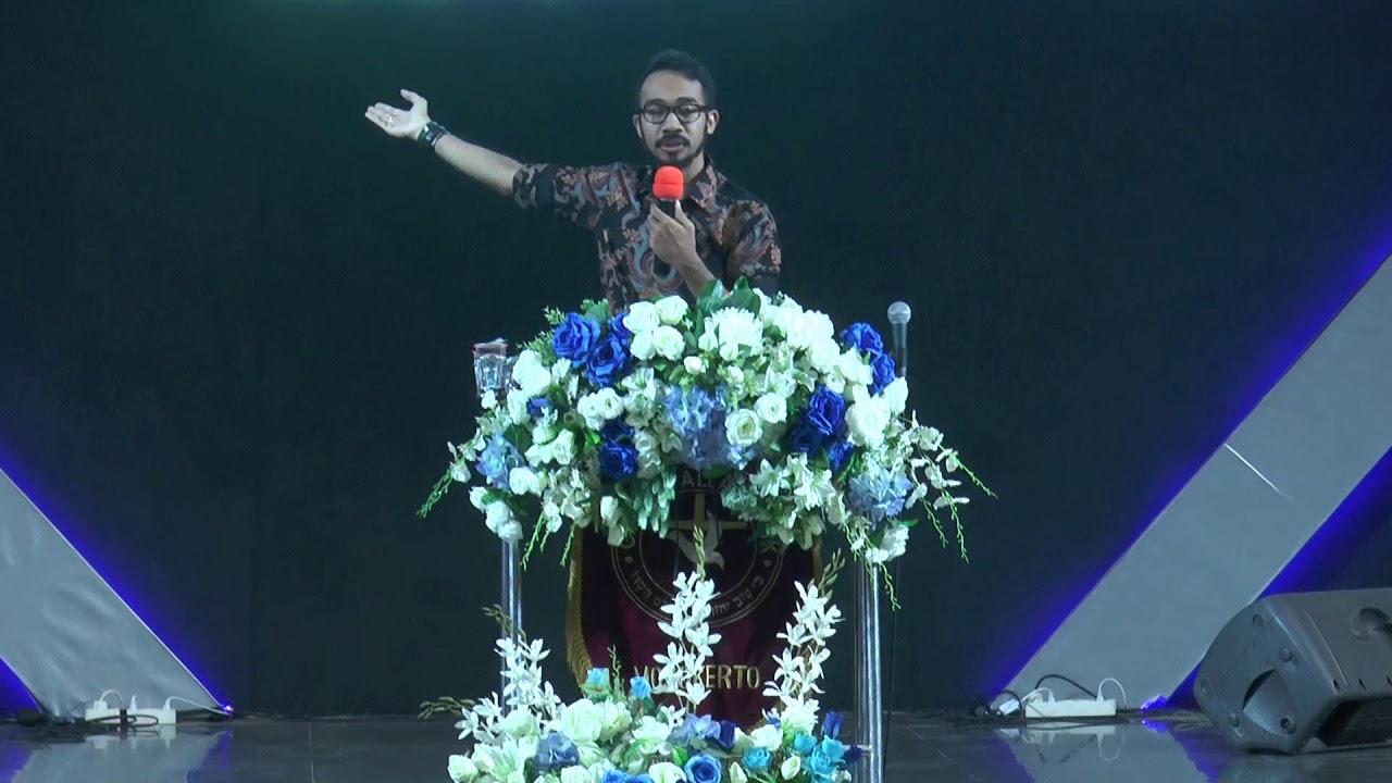 Ps. Christofer Tapiheru - Terang di Tengah Kegelapan - YouTube