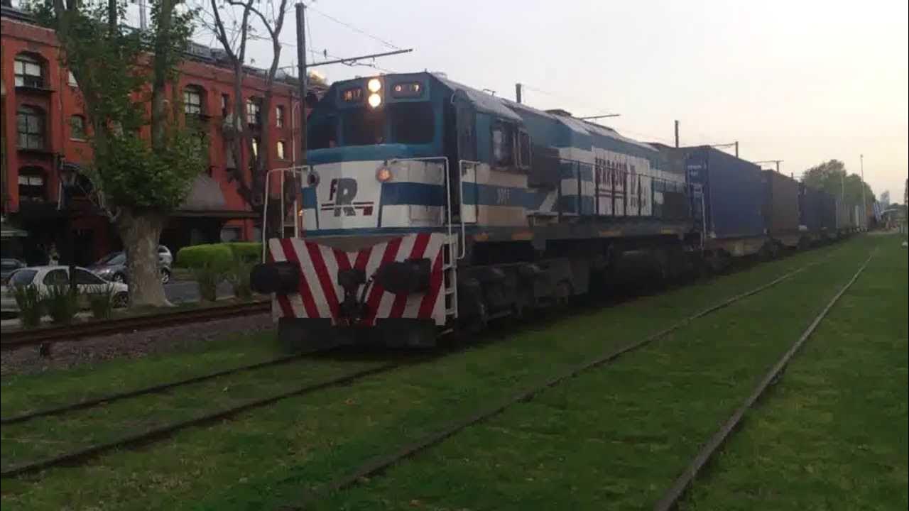 Tren de Ferrosur Roca ingresando al Puerto de Buenos Aires - YouTube
