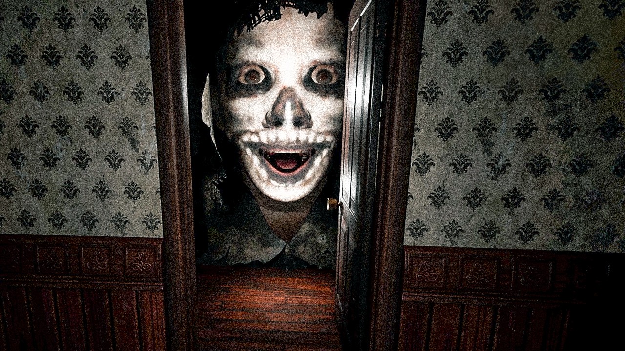 This is why you NEVER turn around in horror games… - YouTube