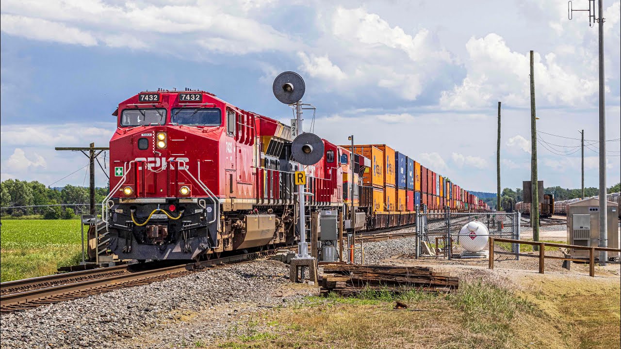 [New CPKC Units!] CPKC Train 113-30 Northbound at Spence Yard with mid ...