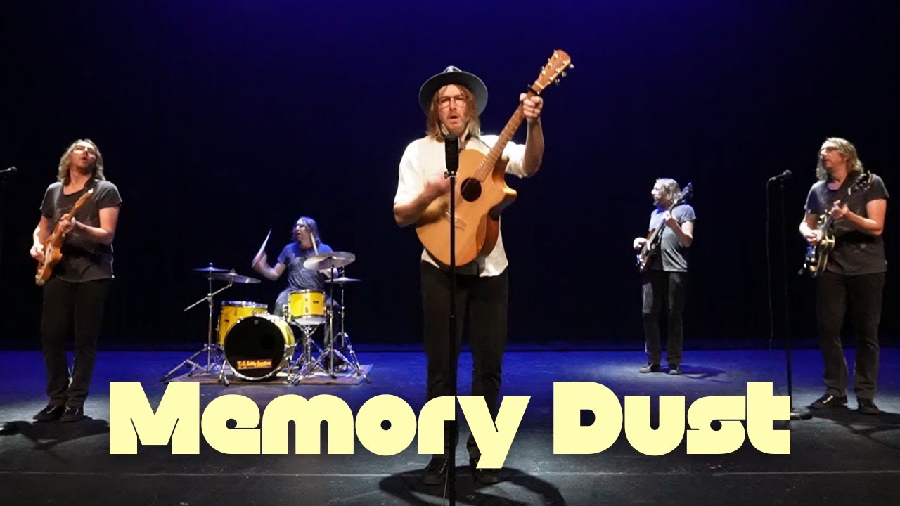 Memory Dust | Daniel Holdsworth - OFFICIAL MUSIC VIDEO - YouTube