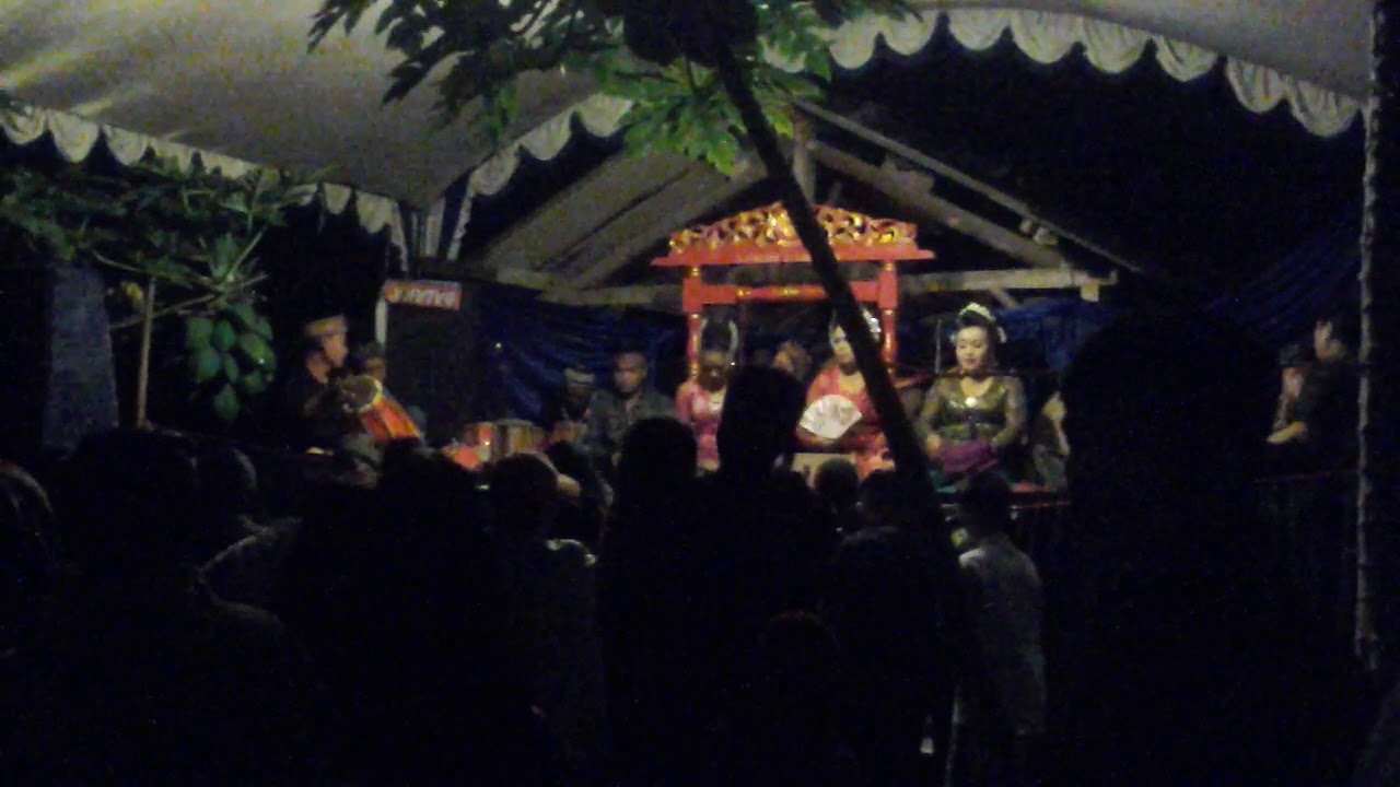Lingkung seni gembyung jaipong galur sawargi lagu ayun puntang - YouTube