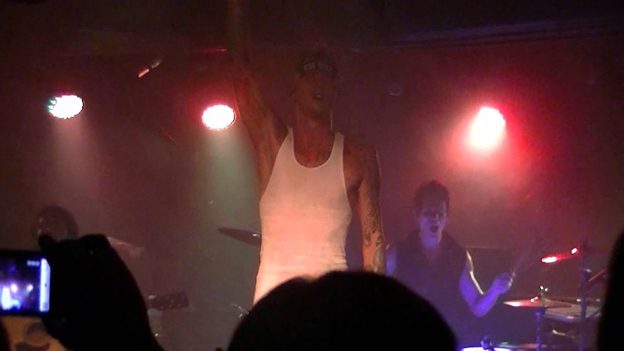 Machine Gun Kelly- Her Song (Live performance) - YouTube