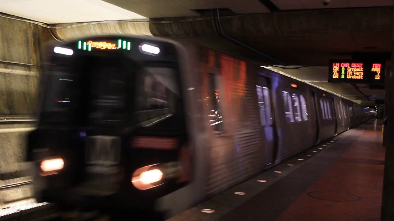 WMATA Metro Rail Green Line train of 7000's @ Gallery Place-Chinatown ...