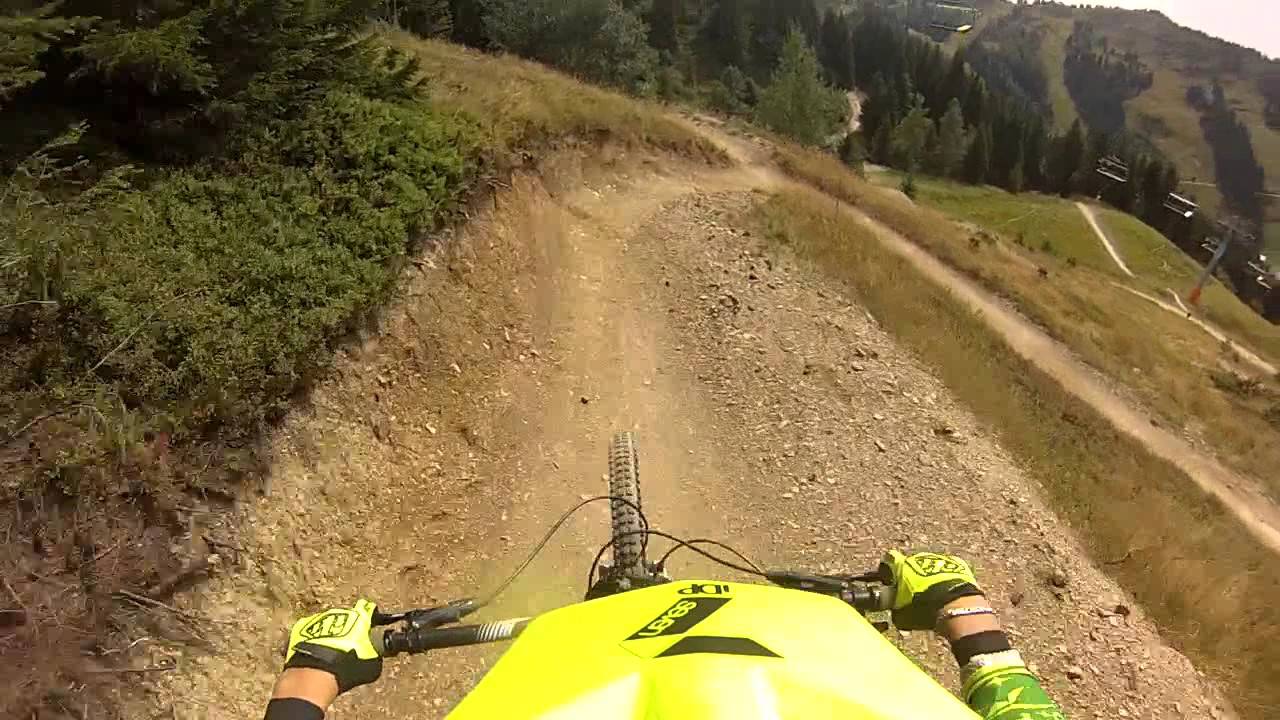 DOWNHILL LES GETS - PISTE BLEU - "TRIPLE 8" - YouTube