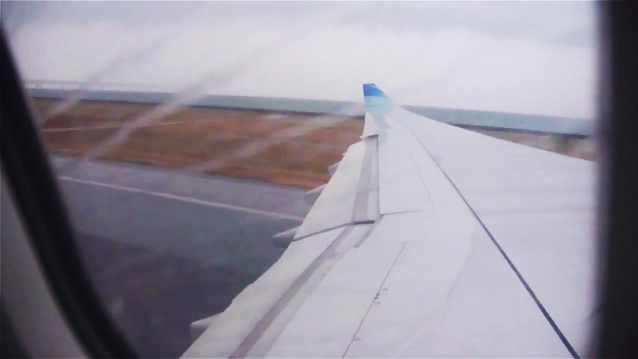 Heavy Rain Take off at Osaka | Garuda Indonesia - YouTube
