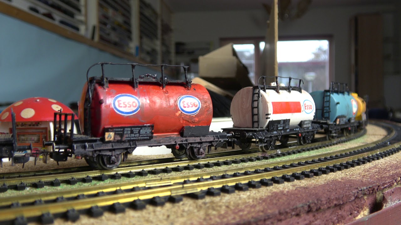 Reserved for channel Quinten models, 226o met goederntreintje. - YouTube