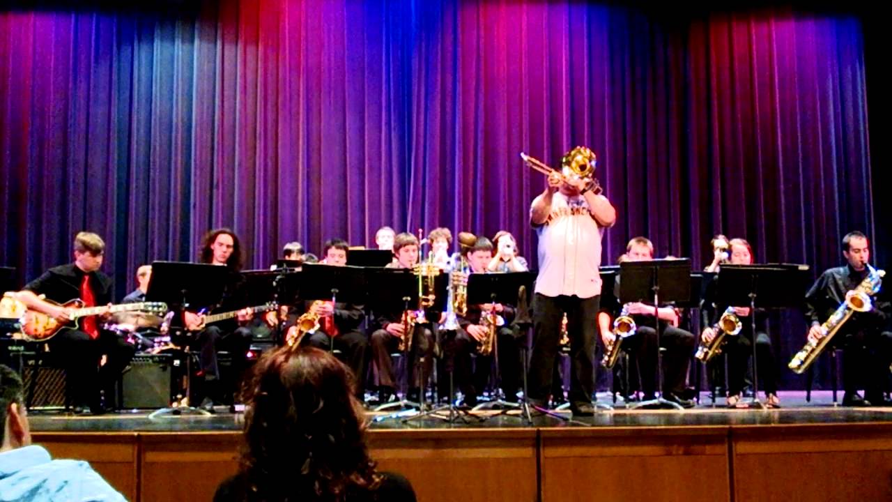 Mic Gillette of Tower of Power jams with Lake Oswego kids - YouTube
