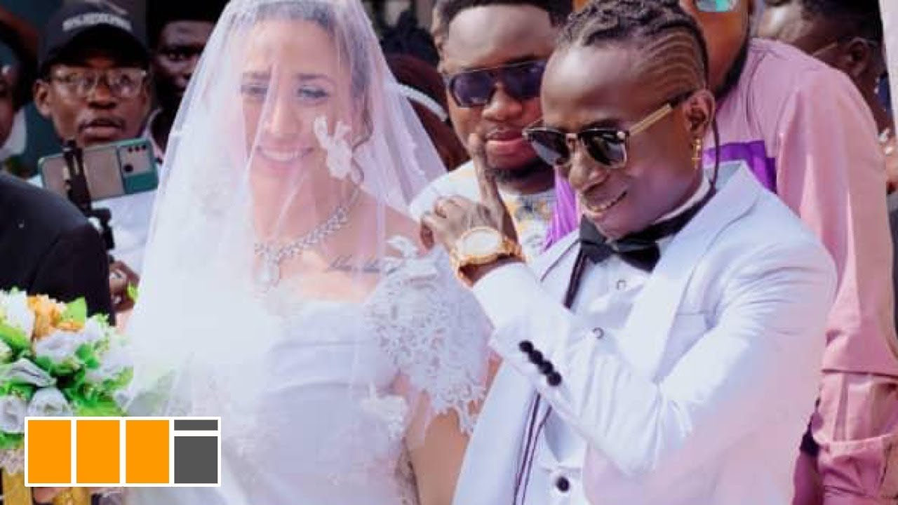 Nhyiraba Kojo sprays money on Patapaa & wife Liha Miller as they dance ...