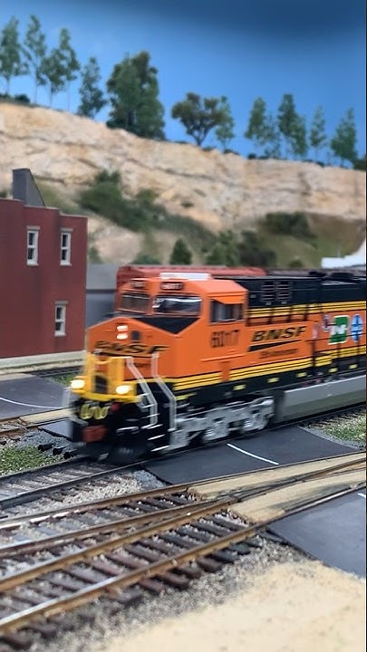BNSF 6017 Leads The OCS In SAMRA#funrun #modeltrains #sanantonio #hoscale #texas #bnsf # ...