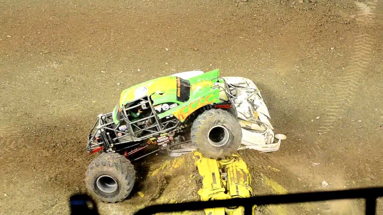 Monster Jam 2012 Toronto: Avenger- Champion - YouTube