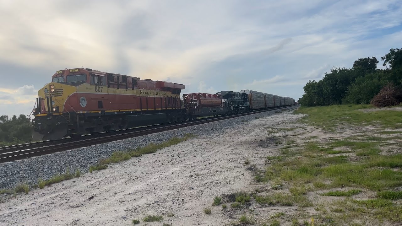 FEC TRAIN 105 @ MP 252.6 @ 6:42pm 8/27/24 Mr. ECH Waving - YouTube