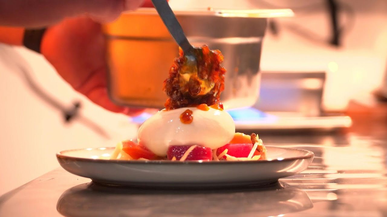 Insects swarm menu at London bug-based restaurant | AFP - YouTube