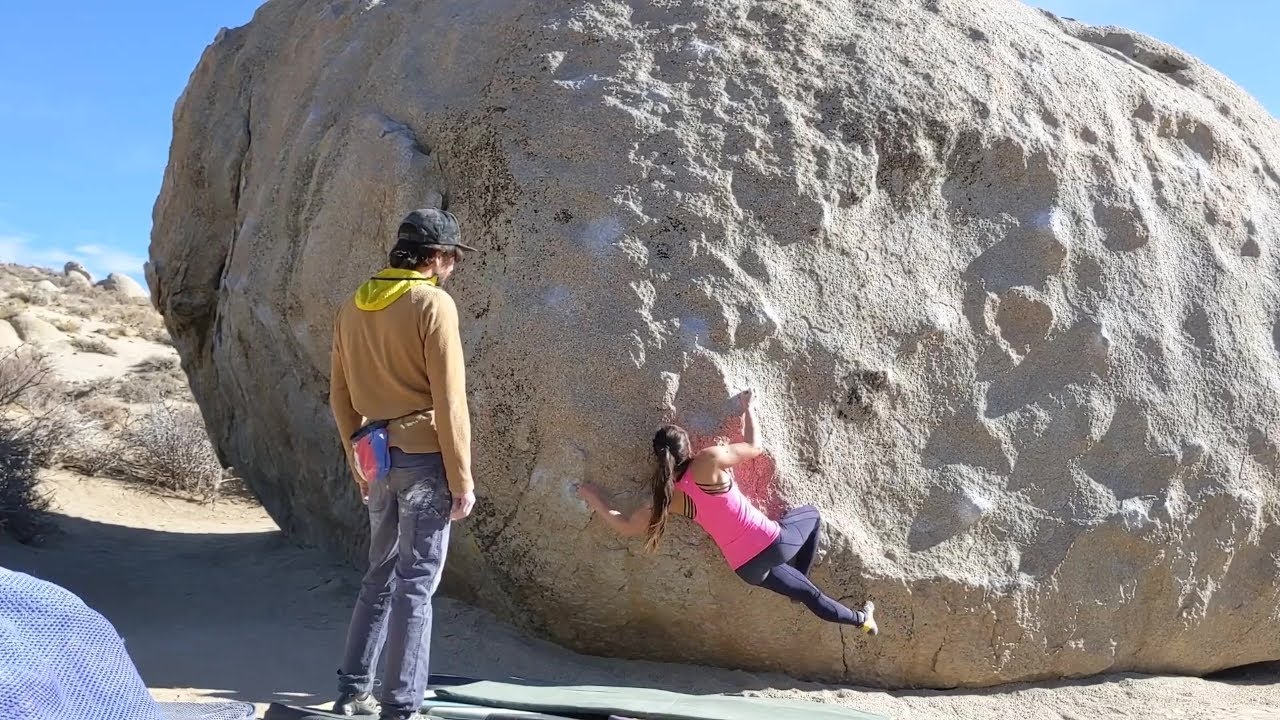 Wimberries (V4) - Buttermilk Boulders, Bishop - YouTube