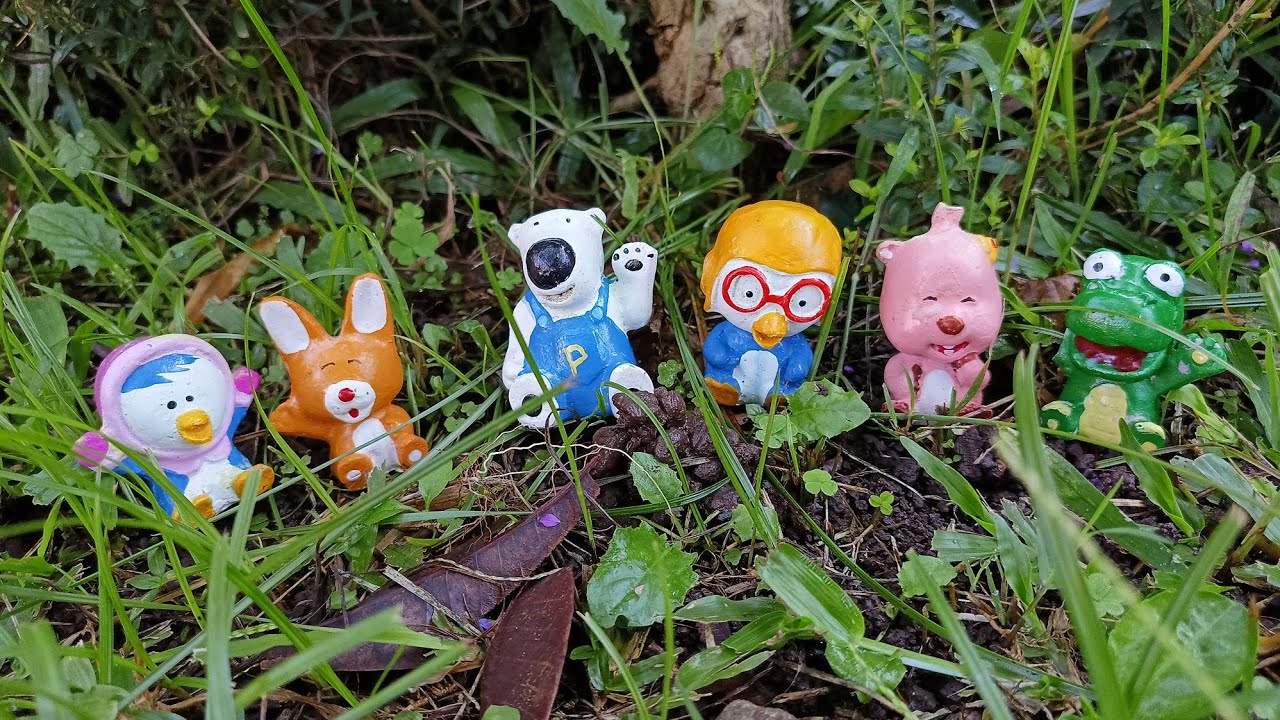 Mencari pororo dan crong patty loopy eddy poby di taman - YouTube