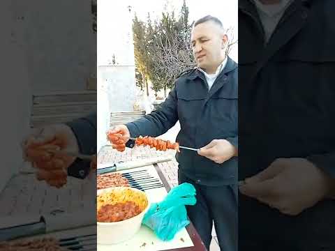 SANATÇI ARİF SARIKAYA'DAN BAĞ EVİNDE KEBAP SEFASI İNSAN YAŞAMAYI BİLECEK GÜZEL İNSANLAR