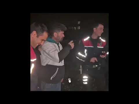 rahatsız edilmek istemediği için dere kenarında uyuyakalan sarhoş, çakmakla annesini aramaya çalıştı