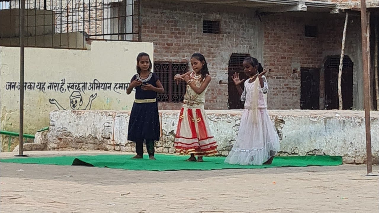 🙏🙏🇮🇳🇮🇳 primary government school me dance 💃 it happened shole in India ...