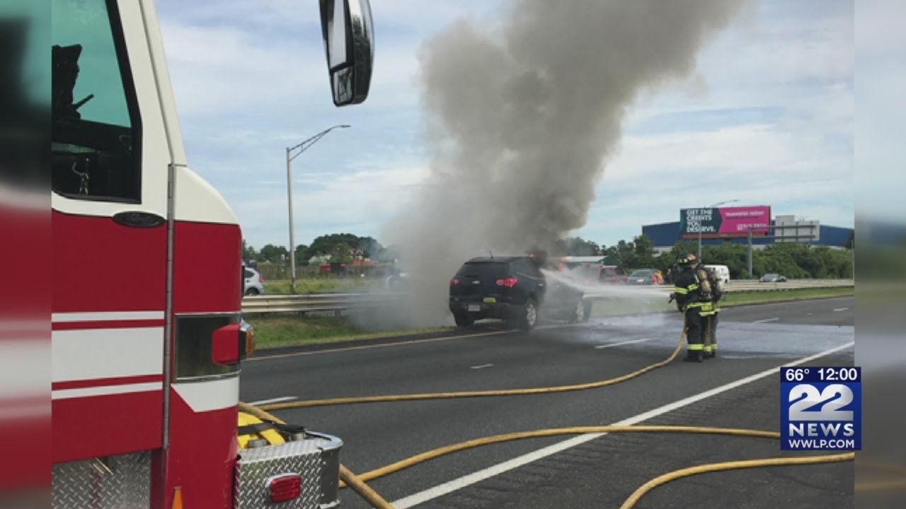One lane open on eastbound I-291 in Springfield after car fire - YouTube