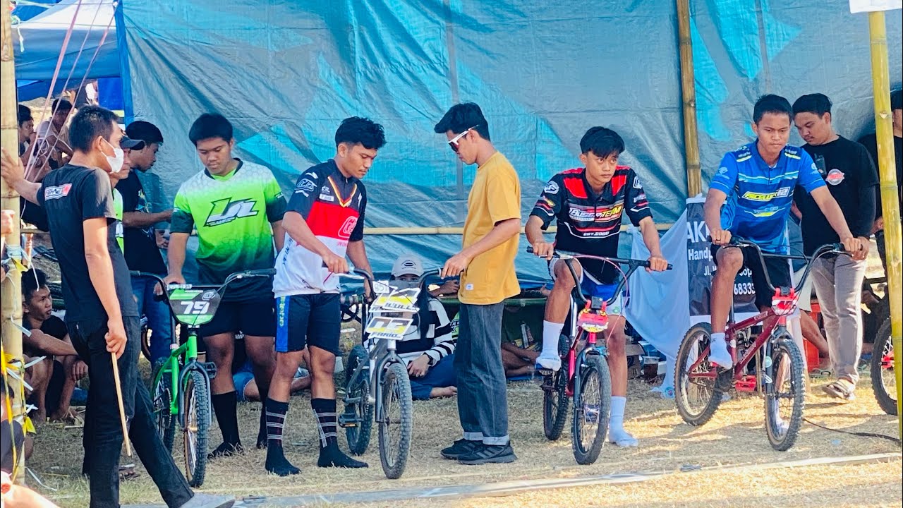 Balap Sepeda BMX Soppeng - Sirkuit Larakkiang - YouTube