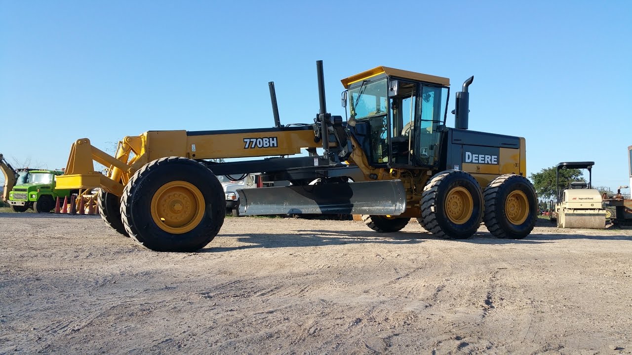 John Deere 770BH - YouTube
