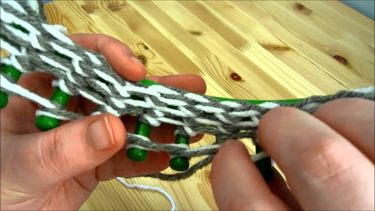 Loom Knitting - Knot In Yarn - YouTube