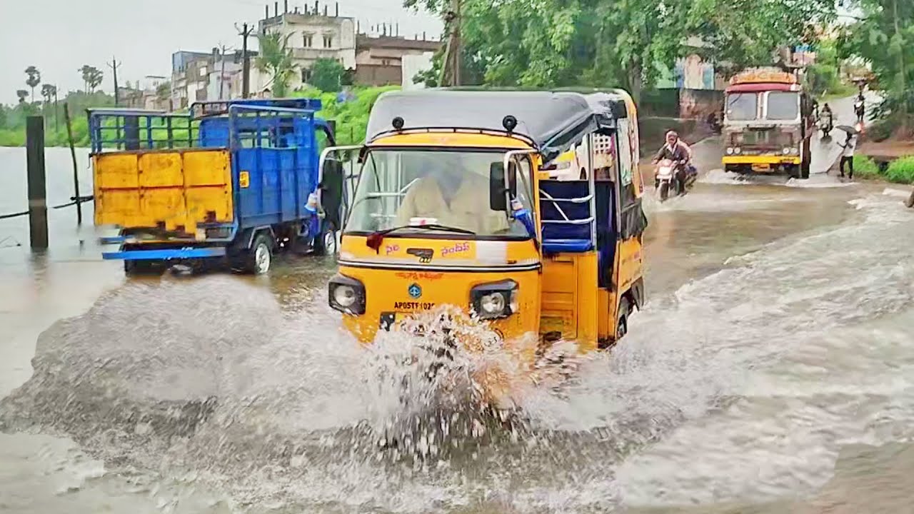 Auto video - PIAGGIO APE Autorickshaw 3 wheeler off road driving in ...