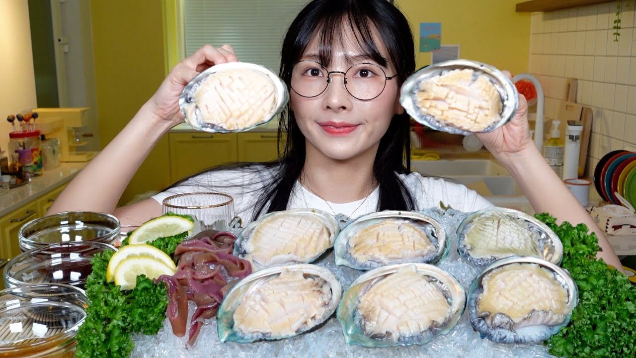 🧡식감천재 전복회 먹방🧡꼬독꼬독 개불 먹방 SPOON WORM MUKBANG EATING SOUNDSユムシ - YouTube