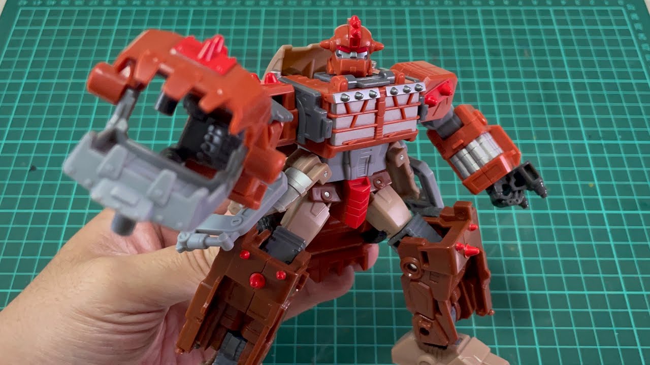 Transformers Legacy Evolution Voyager Class Trashmaster (Robot mode to ...