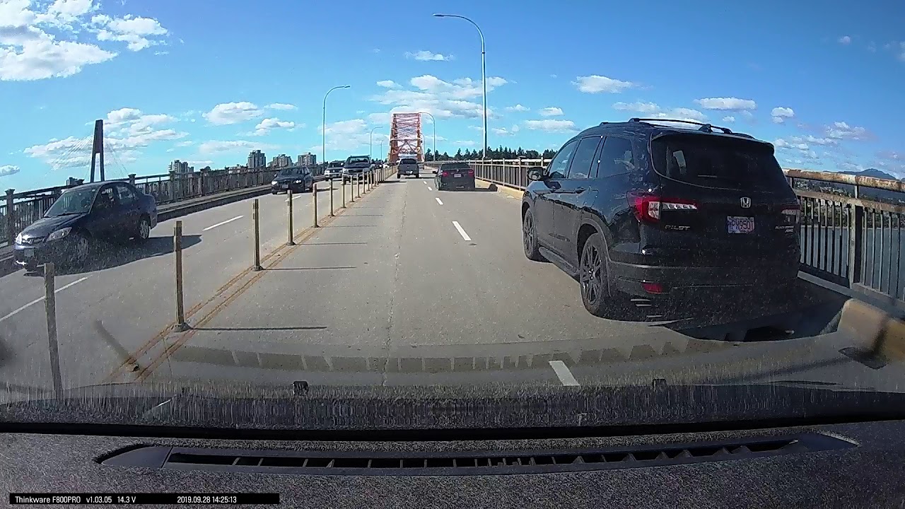 Tire flies off car hitting another on the Pattullo Bridge - YouTube