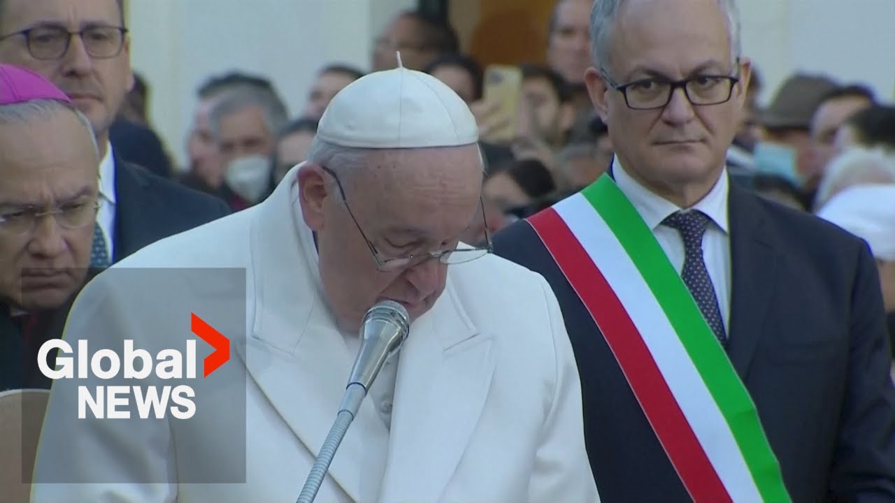 Pope Francis cries during prayer in Rome, pleads for peace in Ukraine ...