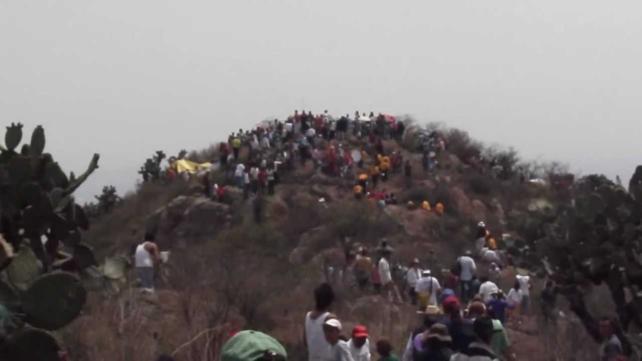 Día de la Cruz en Ecatepec; asciende a la punta del cerro Ehécatl / 12 ...