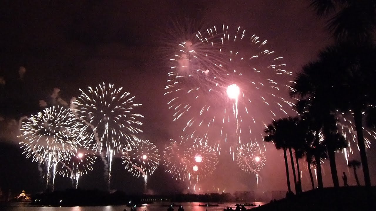 Holiday Wishes Firework at Magic Kingdom, Walt Disney World Resort 2012 ...