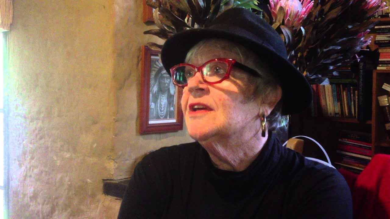 Sandra Dobson Queen of comedy - YouTube