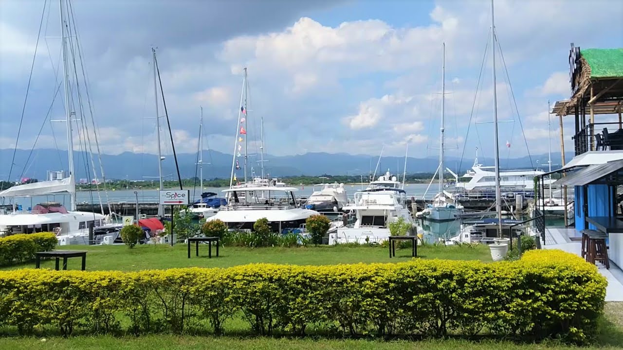Lunch at Cebu Yacht Club's Vue Restaurant and Bar, Mactan Marina, Lapu ...