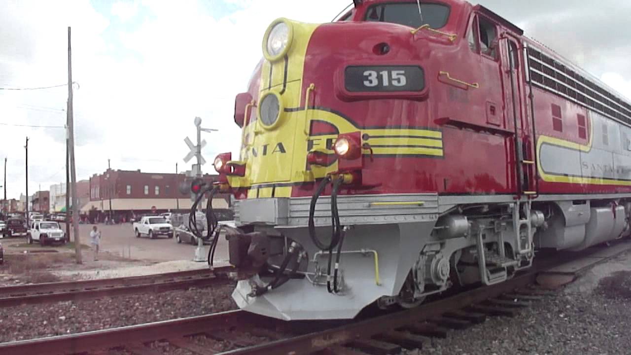 Santa Fe F units on Return trip with Beautiful RS5T - YouTube