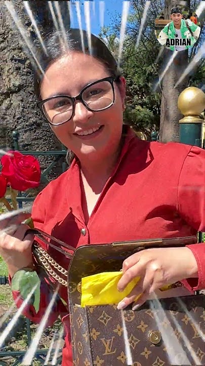 Si Adivinas lo que hay Dentro de la Cartera te la llevas. PART2. - YouTube