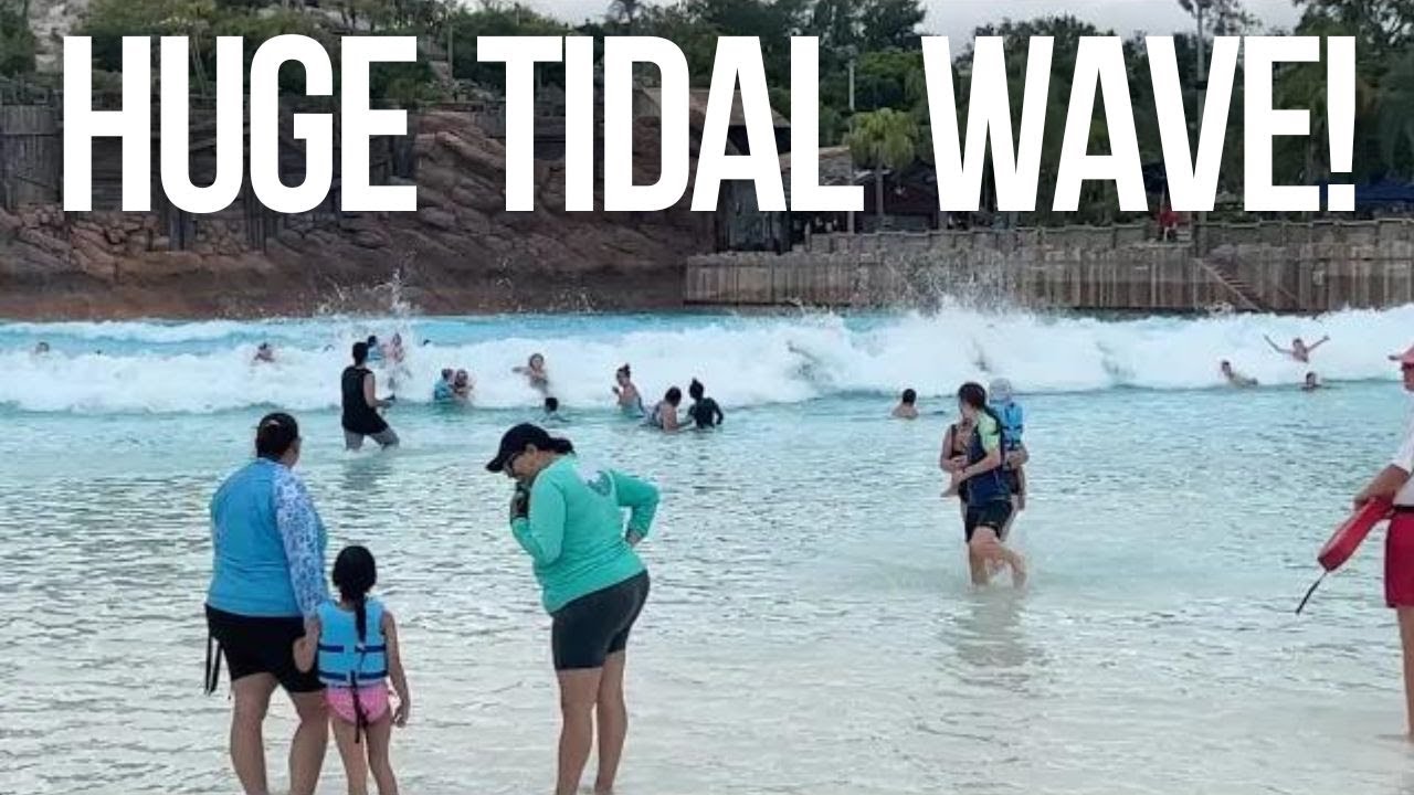 Huge Tidal Wave at Disney's Typhoon Lagoon! - YouTube