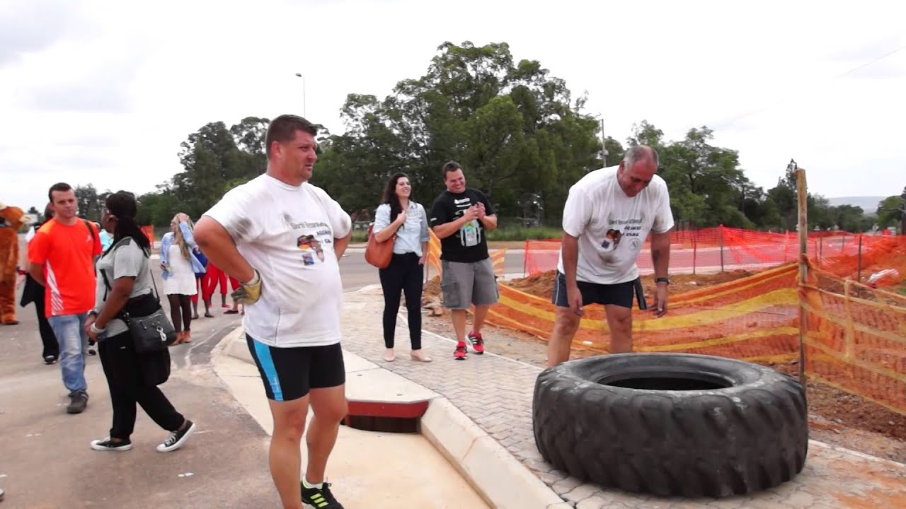 Chris Liebenberg and Chris Batts World Record 10KM Tyreflip - YouTube