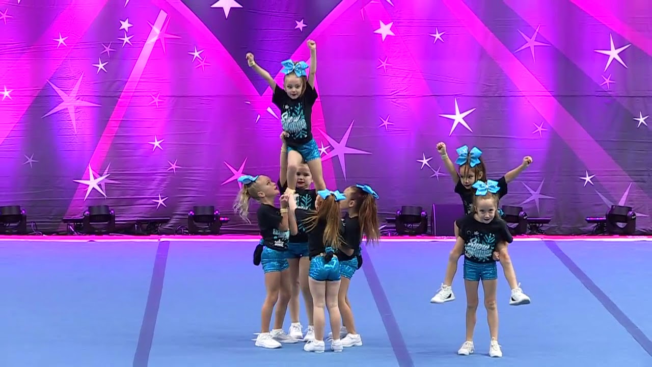 Snowleopards Cheerleading Snowflakes Mini 1 Prep - YouTube