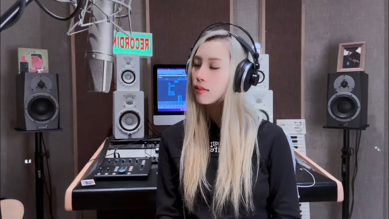 Over feat.Yebba Robert Glasper Cover By Michelle Bla1r - YouTube