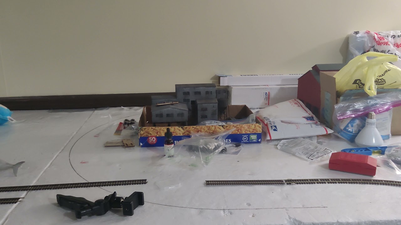 4x16 HO scale layout expanded. Peco track - YouTube