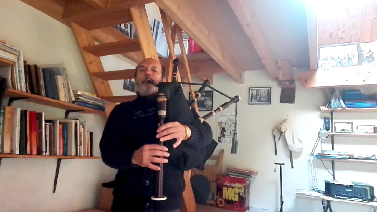 A Glas , Lament for the castle of Dunyveg - YouTube
