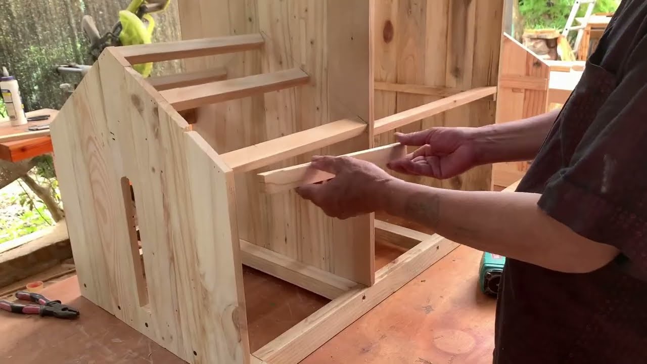 Useful Weekend Woodworking Plan // How To Build A Gorgeous Birdhouse ...