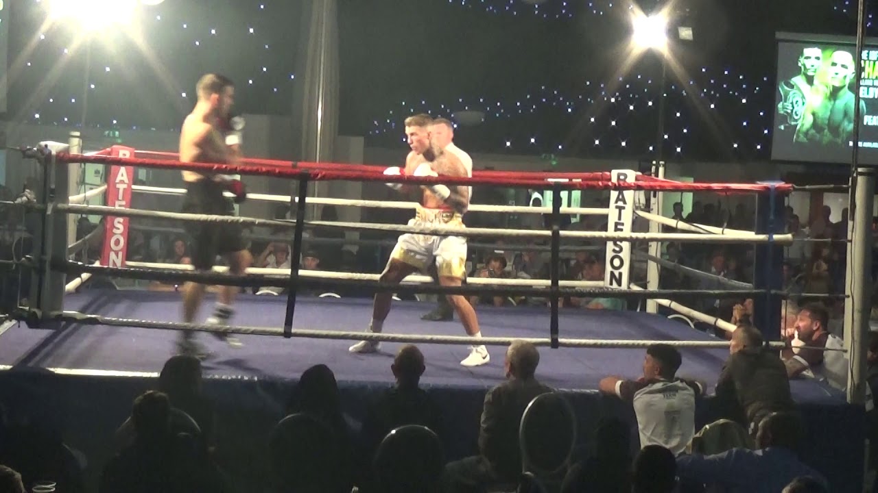 Mark Bateson Boxing Mick Learmonth - YouTube