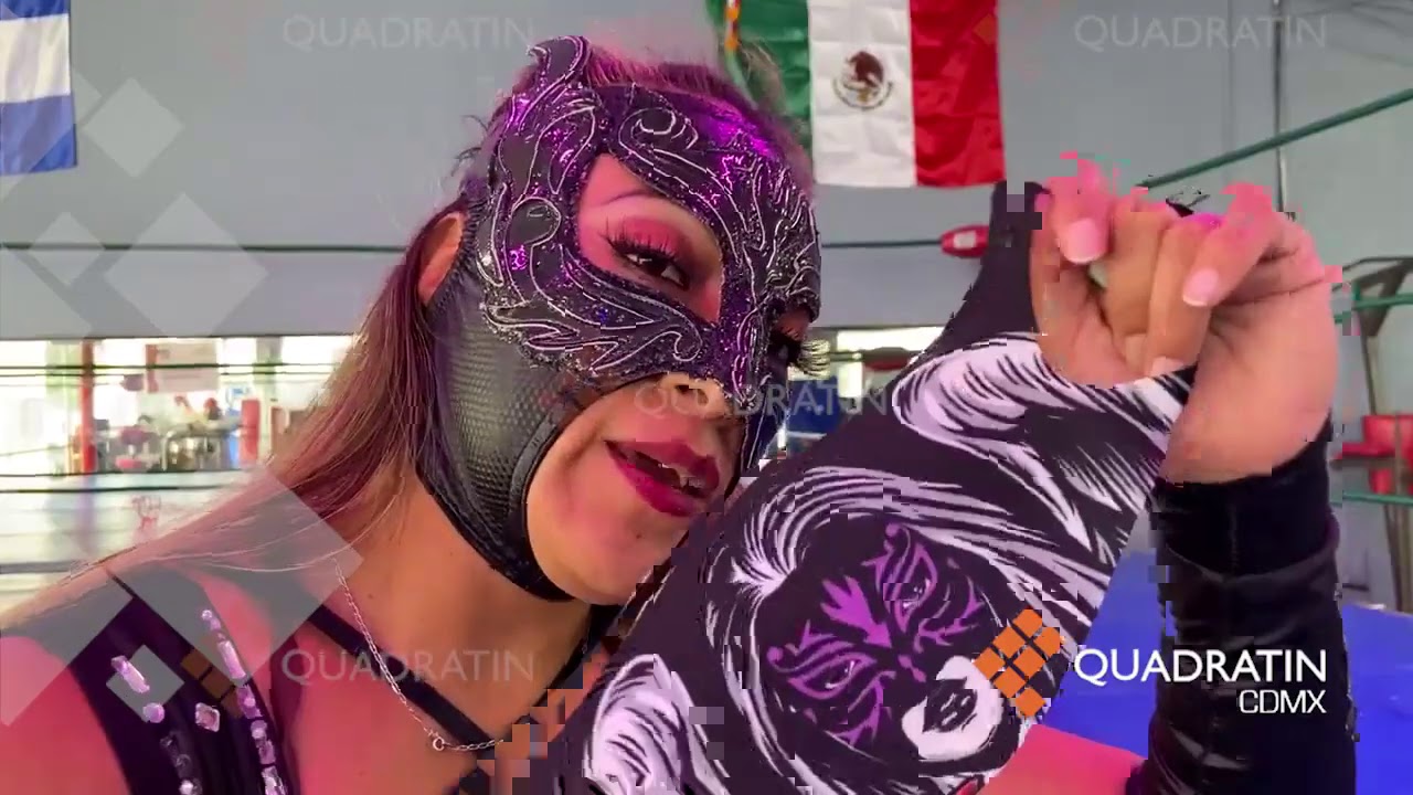 Guerrera Isis vende mercancía para sobrellevar pandemia - YouTube