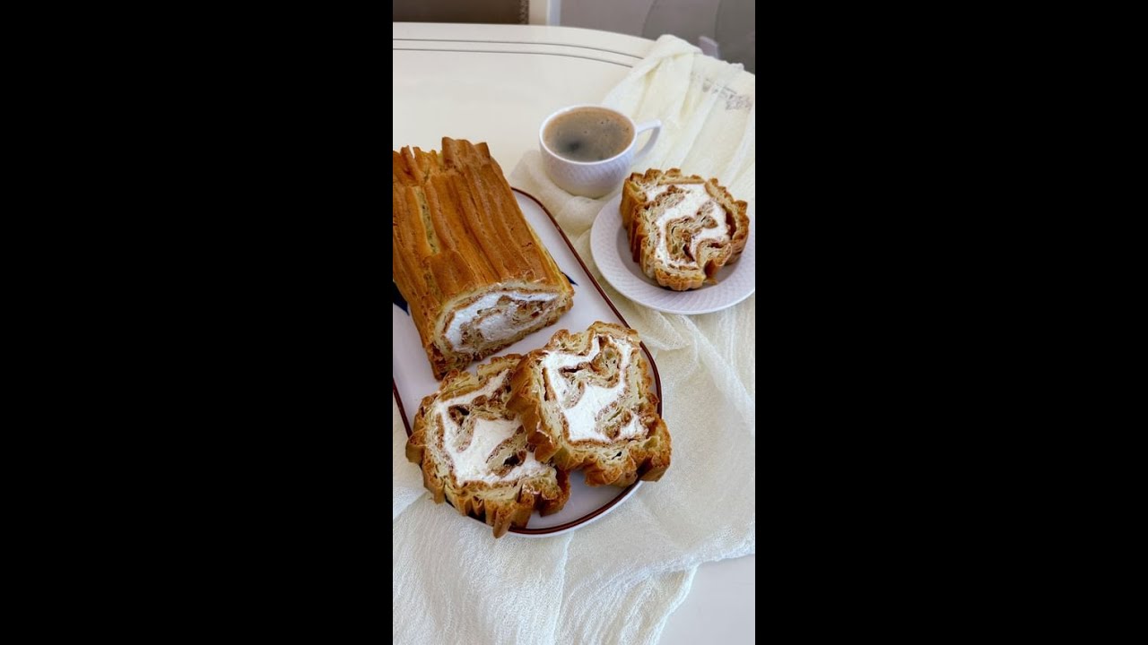 Unlock the Secret to This Irresistible Eclair Roll in 5 Simple Steps ...