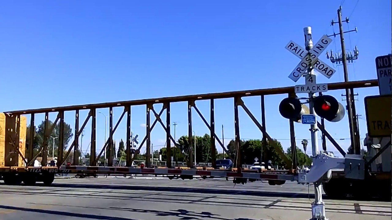 6/9/2017 L Street Railroad Crossing Bakersfield,Ca - YouTube