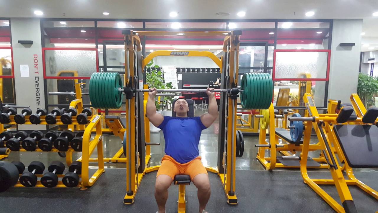 하제용 숄더프레스 je-yong ha shoulder press(maximum plates) - YouTube