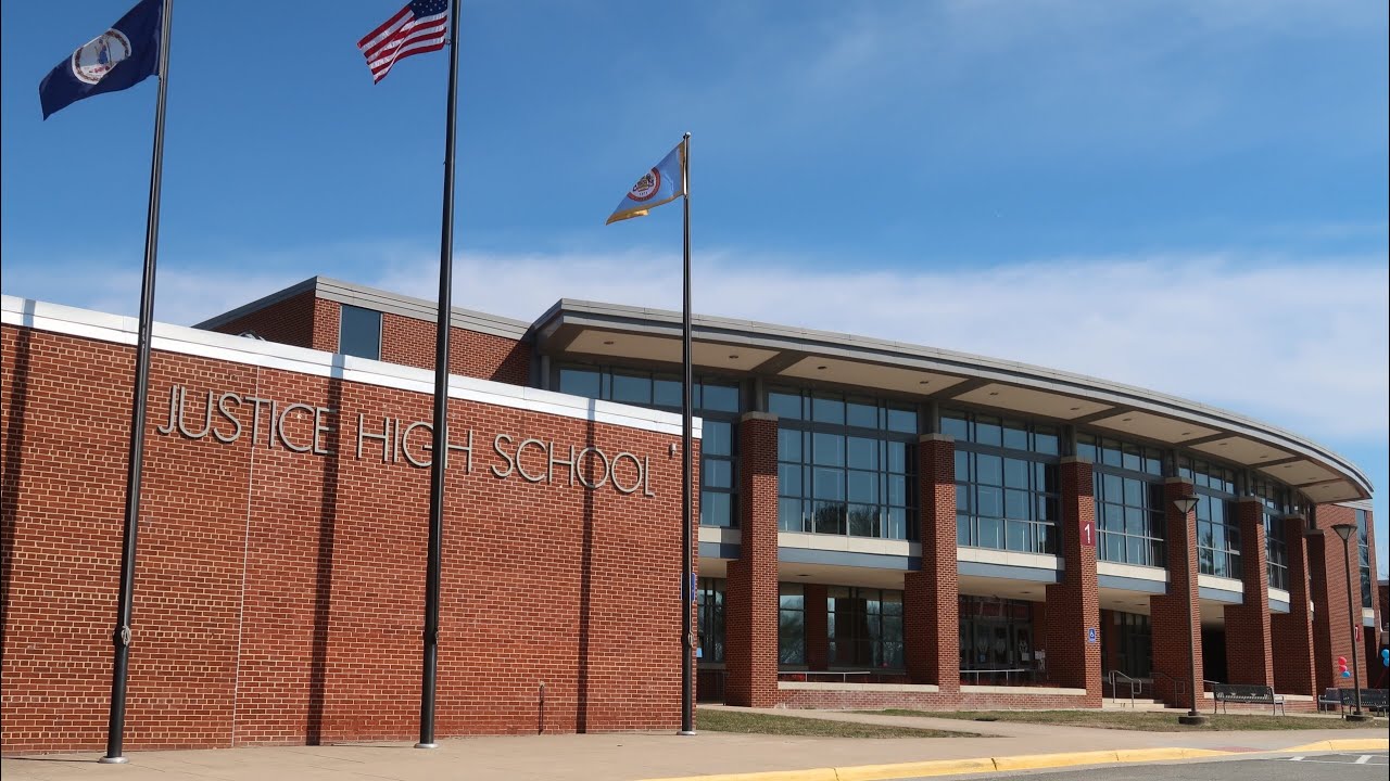 Navegando por la biblioteca de Justice High School - YouTube